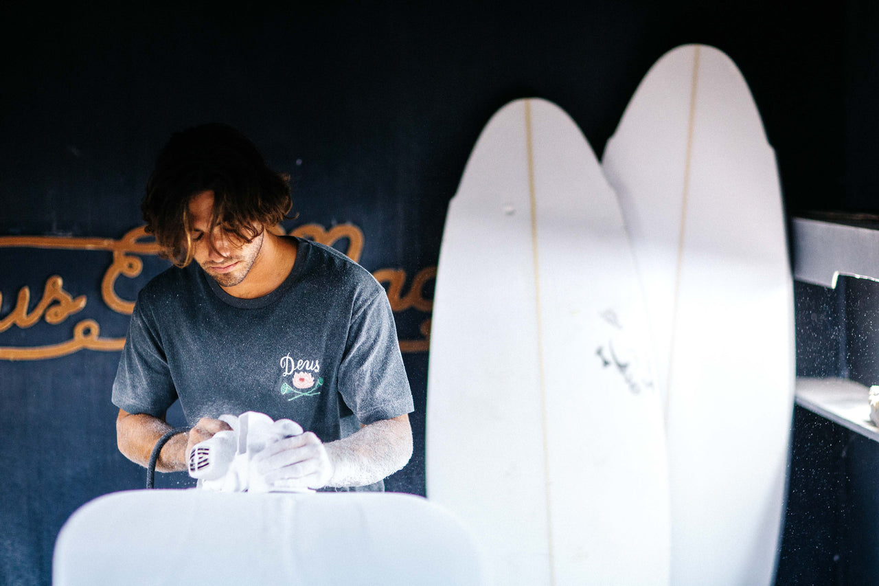 Minchinton x Mad Chook - Chine Fish – Deus Ex Machina USA
