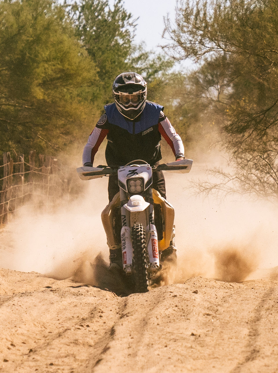 Moto Landing – Deus Ex Machina USA