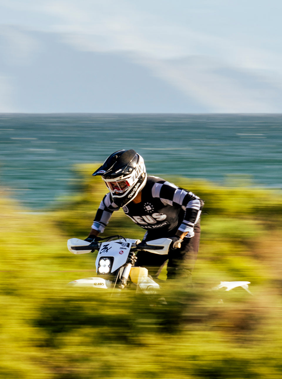 Moto Landing – Deus Ex Machina USA